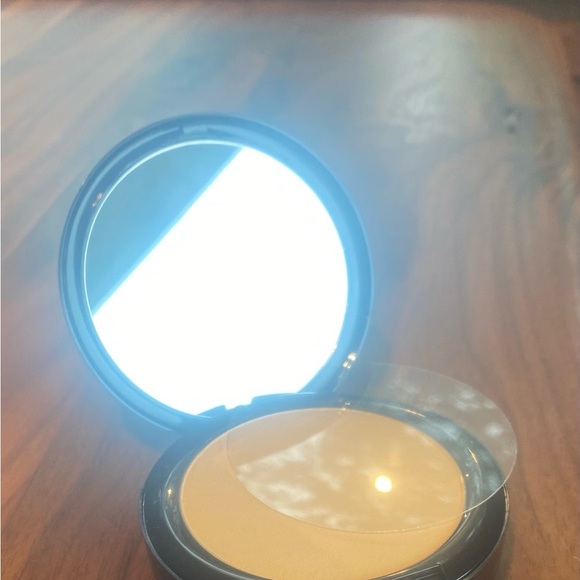 Mally Beauty | Makeup | Mally Beauty Smooth Skin Perfecting Powder ...